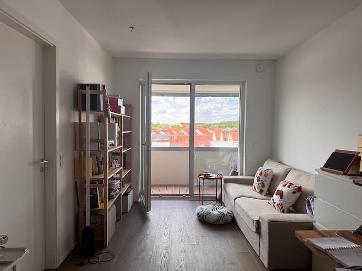 Sunny Apartment With Balcony, 3 Min Walk To Train - Poing