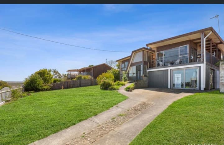 Funky 70s Style Beach House With Beach Views! - Ocean Grove