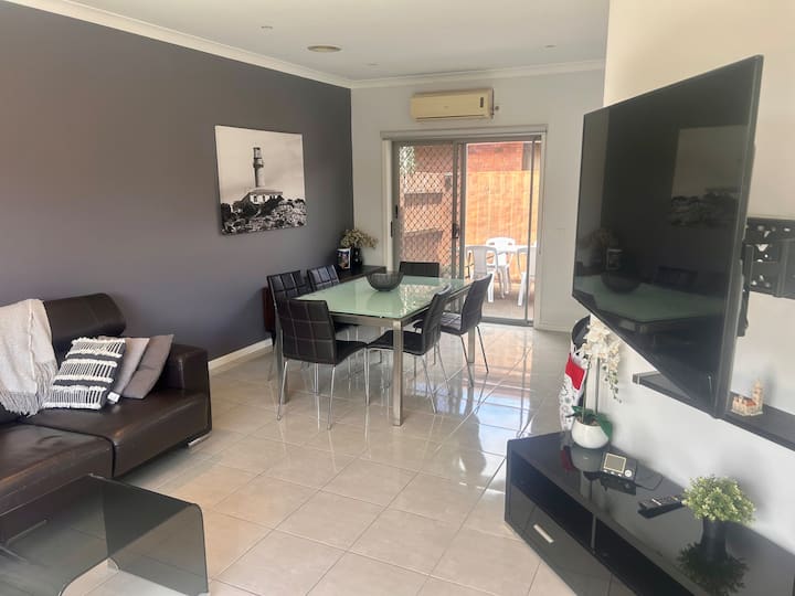 Modern 2br House | Near Beach | 21+ Nights - Point Cook
