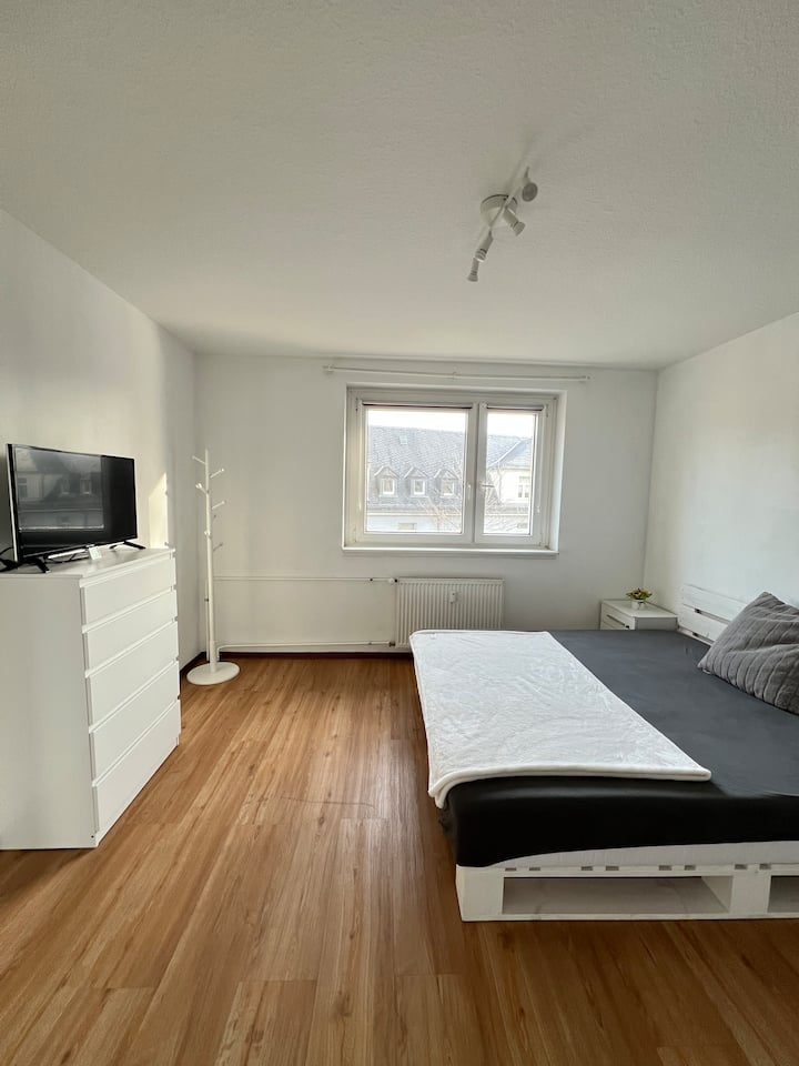 Cozy Apartment W/ Kitchen & Bathtub In Frankfurt - Frankfurt