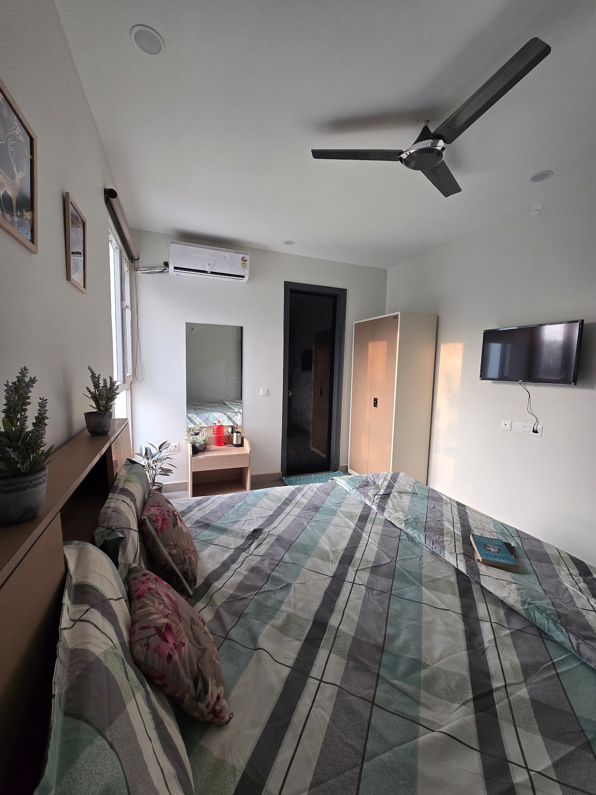 Kutumbh by The Semi Circle House 202 - Hotels for Rent in Noida, Uttar ...