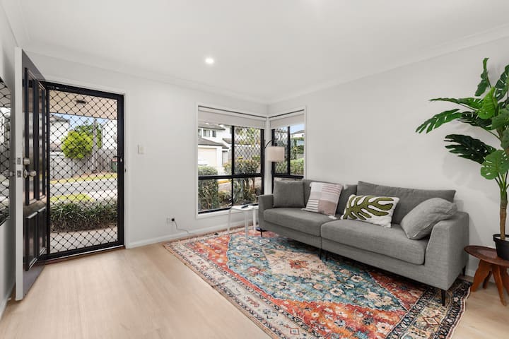 Sleek & Comfortable 3-bed Townhouse For Your Stay - Brisbane