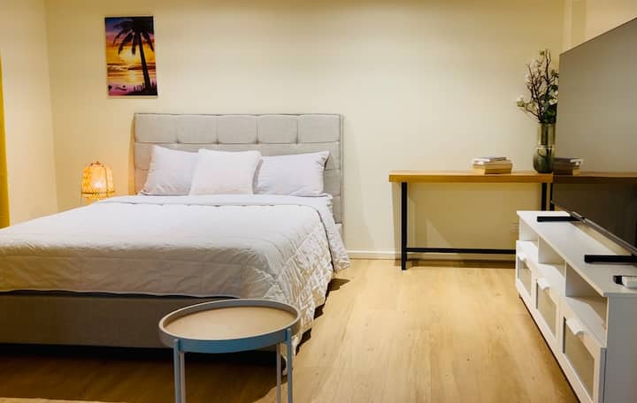 4 Bedroom Unit (No Parties Allowed) - South Australia