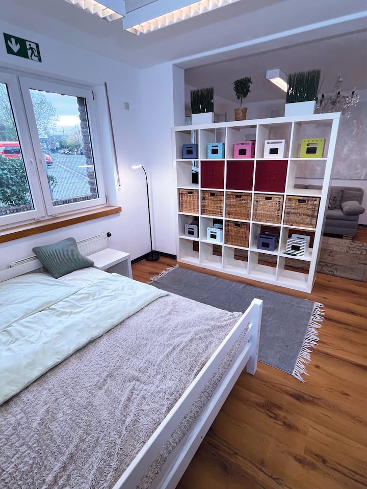 Haus Mit Garten & Eigenem Parkplatz In Köln - Köln