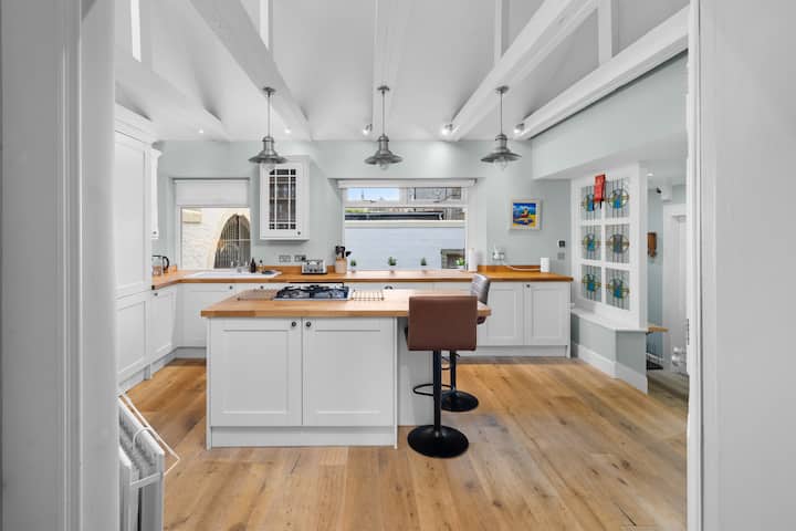 Archways - 2 Bed Spacious Apartment - Dundee