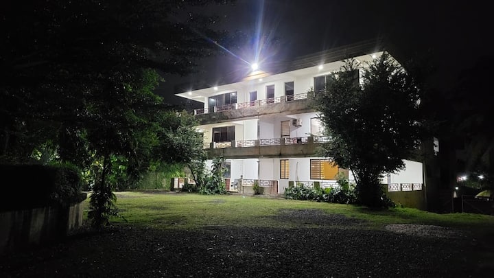 Spacious, Secure And Quiet Living. - Liberia