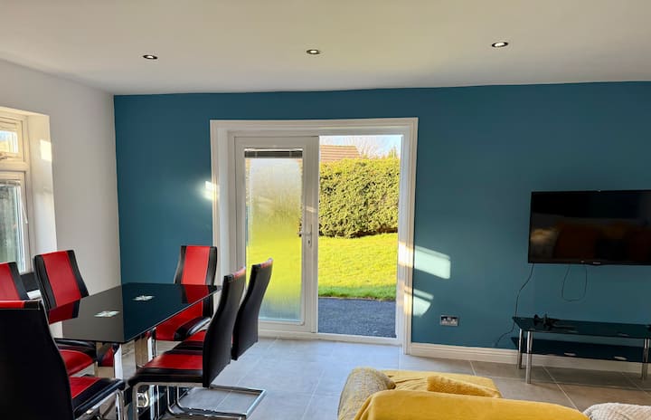 Spacious, Private, Garden, Parking, 10 Mins>centre - Oldham