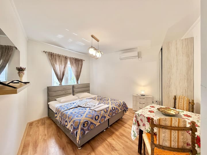 Central Twin Or Double Studio With Parking - Budva