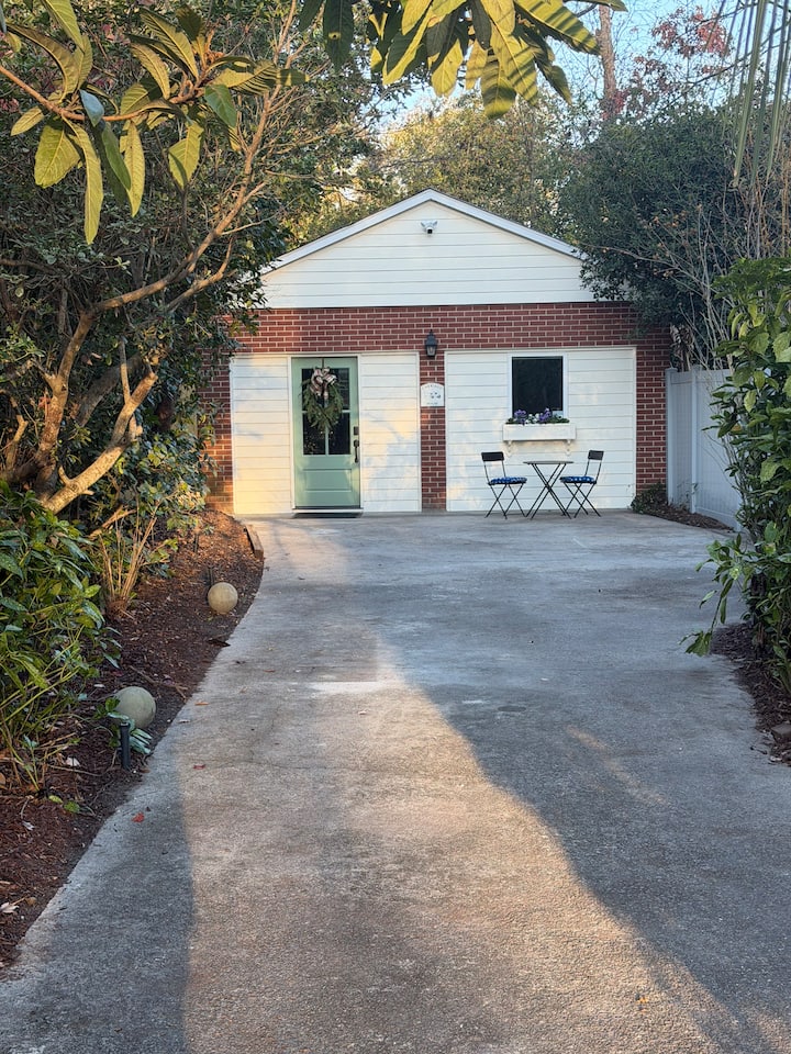 Adorable Detached Studio Carriage House - Aiken, SC