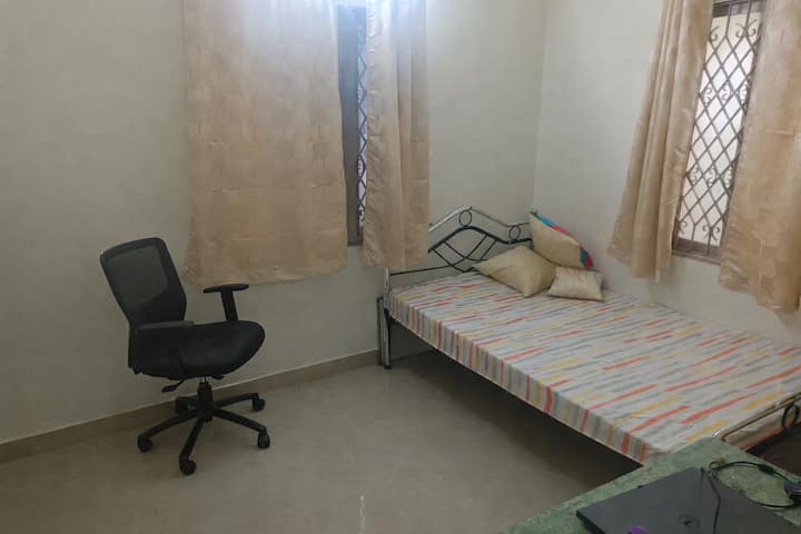 Well- Priced Peaceful Stay With Great Connectivity - Aéroport de Chennai (MAA)