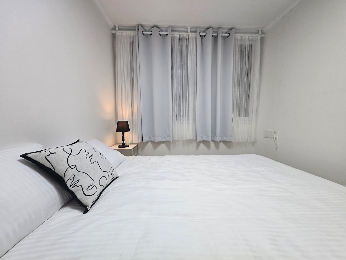 [Anguk Station, Seoul Center, Maximum 4 people] North Village Hanok ...