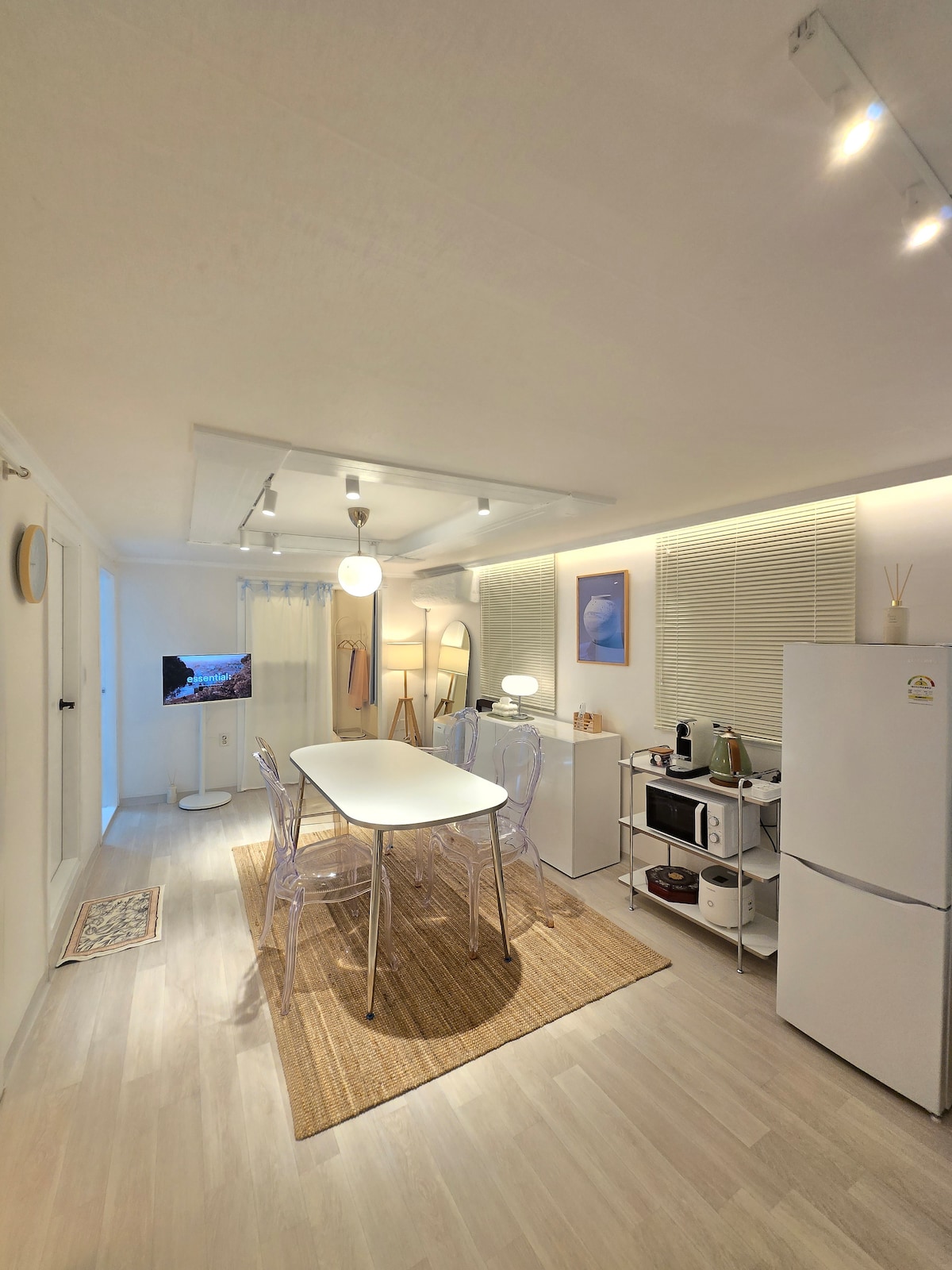 [Anguk Station, Seoul Center, Maximum 4 people] North Village Hanok ...