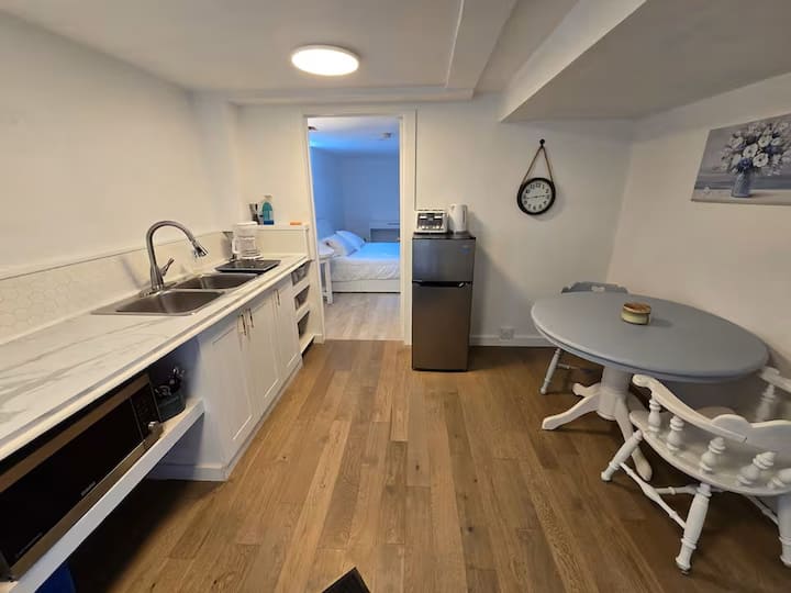 Private 2-bedroom Minutes From Trent University. - Peterborough, ON, Canadà