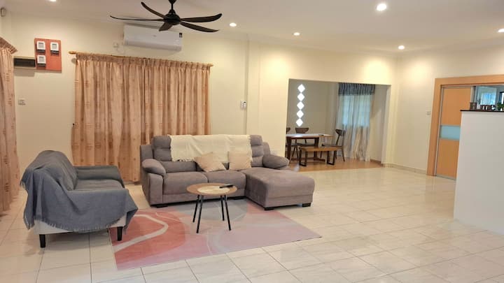 Bliss H/s-corner Hse - Full Ac, Netflix, Hot Water - Miri