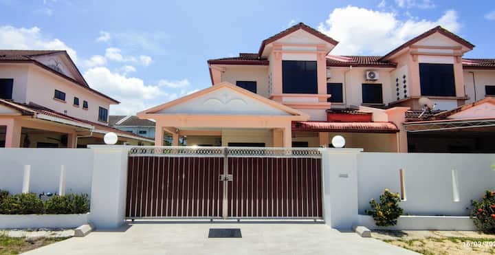 Bliss H/s-corner Hse - Full Ac, Netflix, Hot Water - Miri
