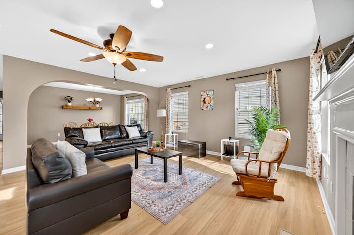 Roadmap Lodging: Creek Bank Retreat - Columbus, IN