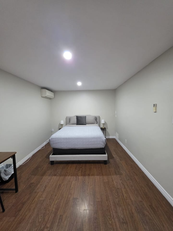 Private Bedroom Available - London