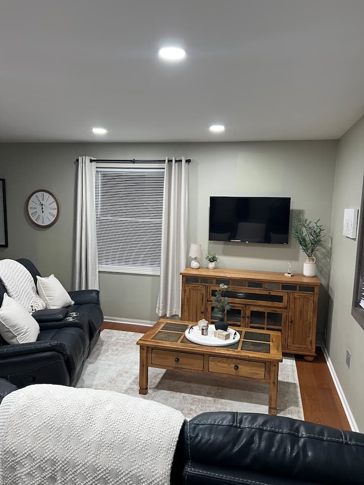 Hidden Gem 2br Guest Home | Minutes To Dt Plymouth - Livonia, MI