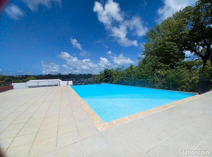 Grand T4 Climatisé Tous Confort - Fort-de-France