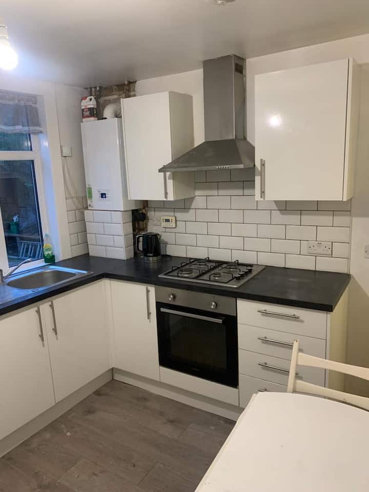 Arden's Close To High Street - Chatham