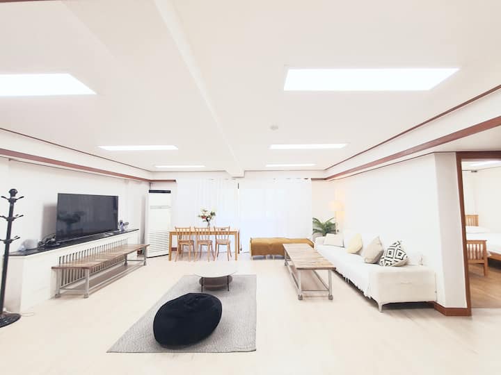 홍대Grand House, 70평, 6룸, 화장실3개,가족, 단체 - Seoul