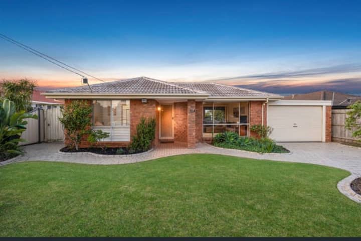 Hoppers Hide Away. 25 Mins To The Cbd Close To Pt - Werribee