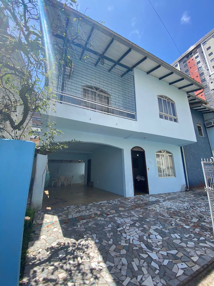 Casa Na Meia Praia A Poucos Metros Do Mar - Itapema