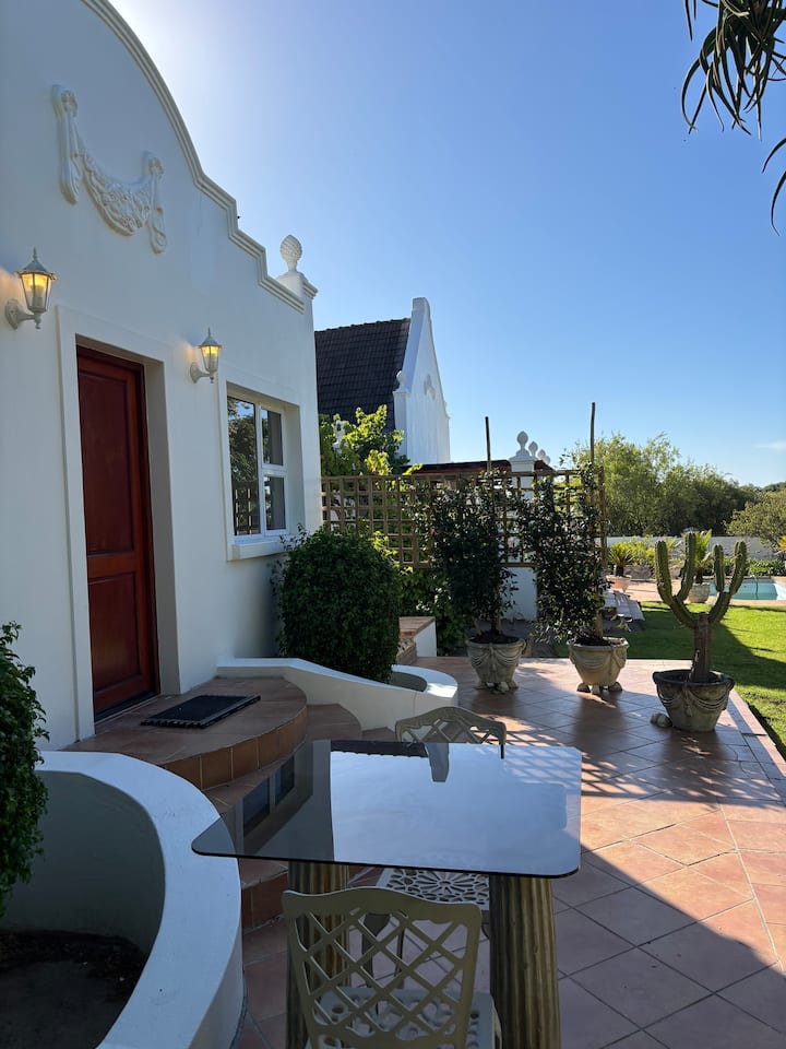 Charming Winelands Retreat - Somerset West
