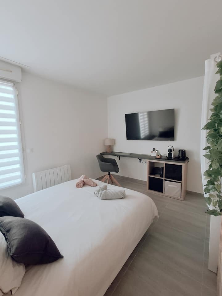 Studio Calme - Gare à 1 Min, Direct La Défense - Houilles