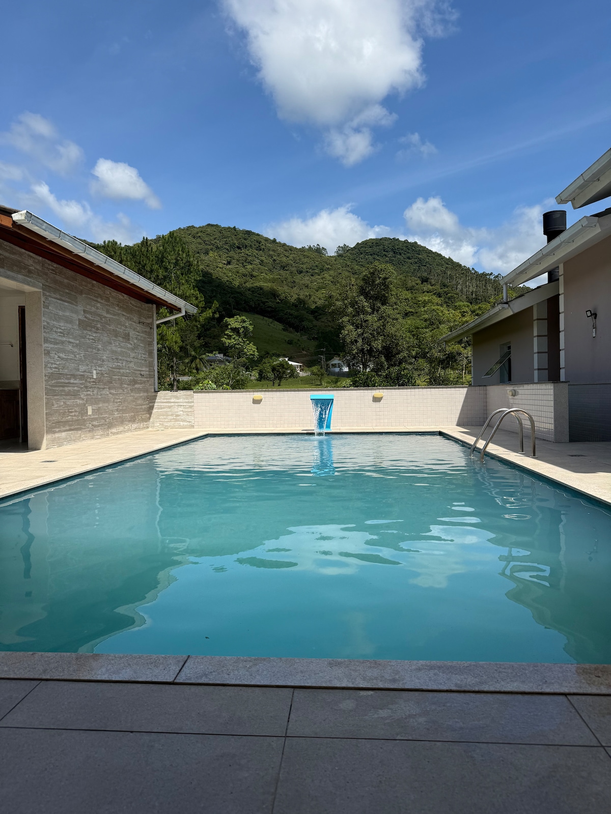 Casa con piscina e barbecue completamente climatizzata - case in ...