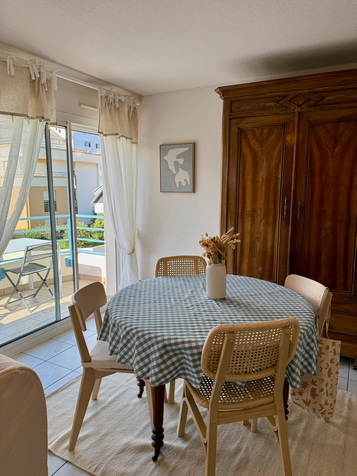 Duplex acolhedor, praia e lojas a pé - Apartamentos para Alugar em ...