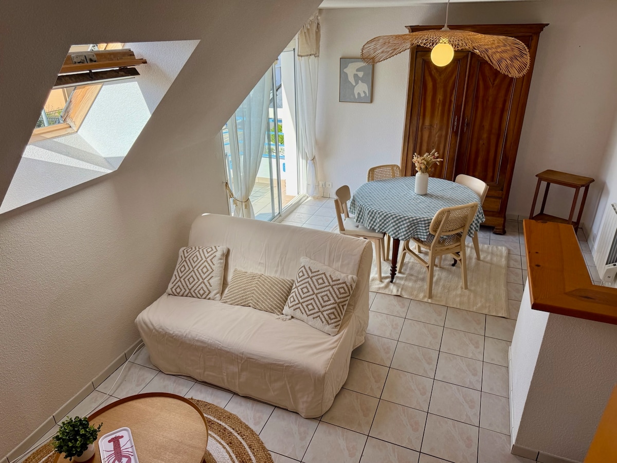 Duplex acolhedor, praia e lojas a pé - Apartamentos para Alugar em ...