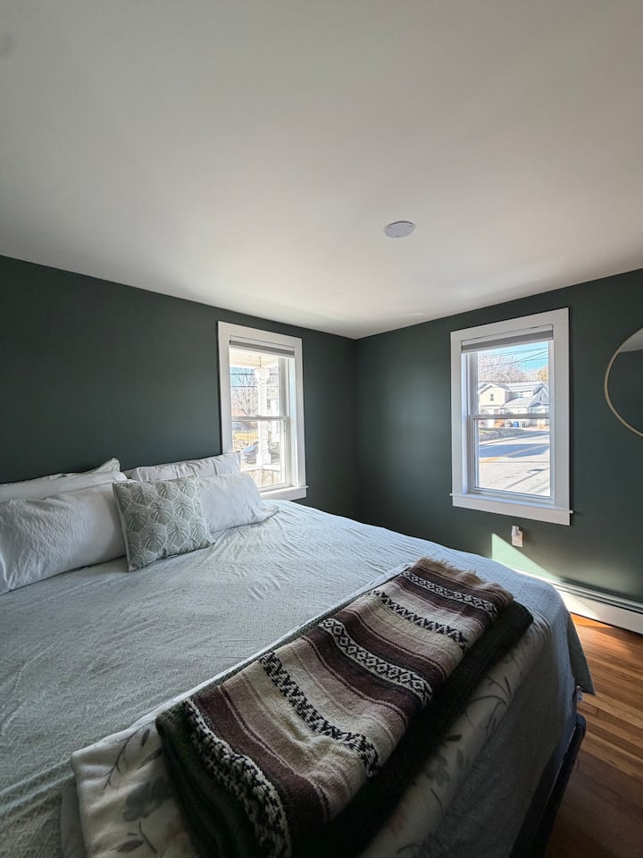 Bright, Cozy Apartment Near Downtown Westerly - Stonington, CT