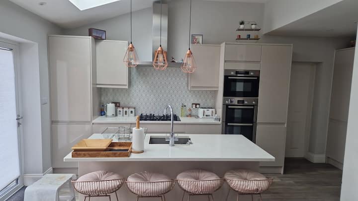 Caversham House - Epsom