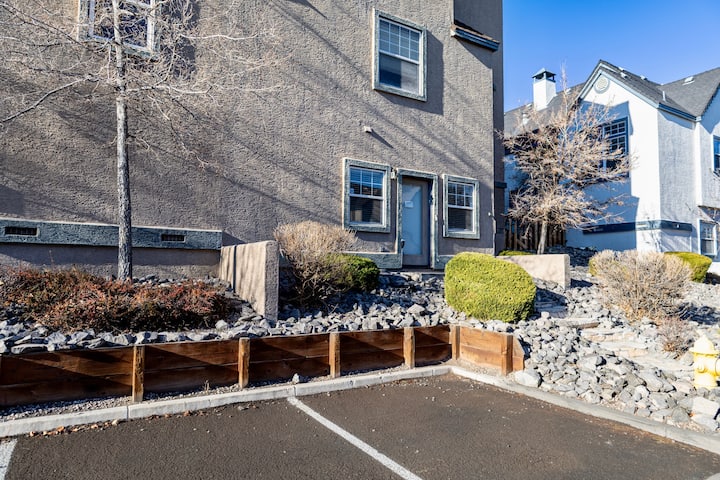 Privacy: Separate Entrance & Parking - Sparks, NV