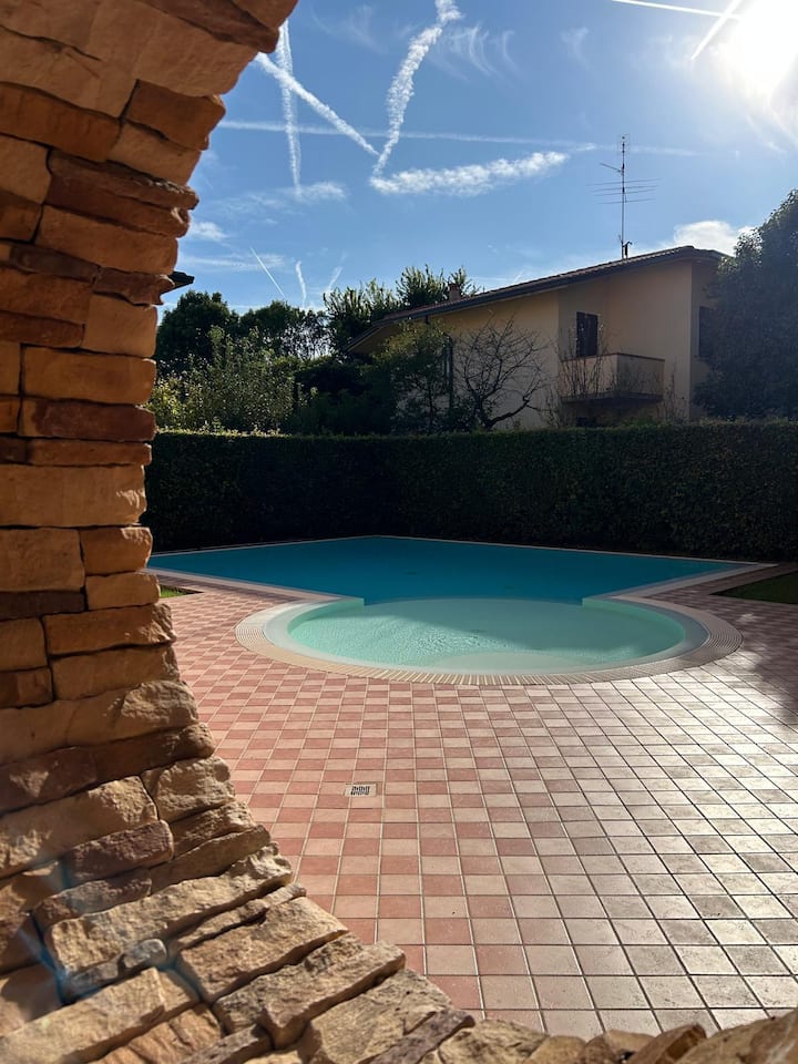 Vacanza Sirmione: Bilocale Con Piscina E Box Auto - Sirmione