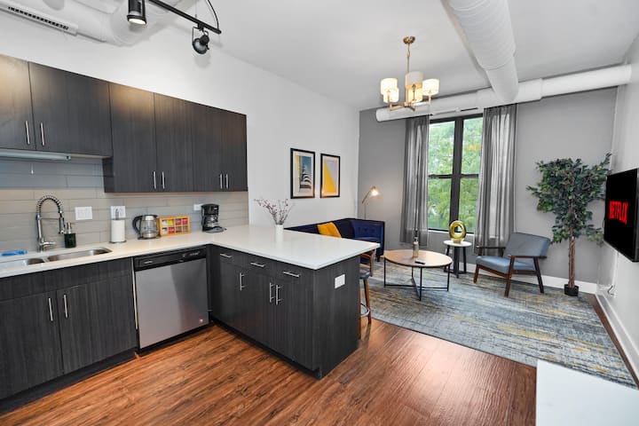 Cozy Chicago Smoke Ok 3br Suite Near Mccormick - Chicago