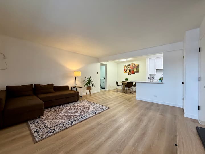 10 Min To Airport | Modern King Suite - Niles, IL