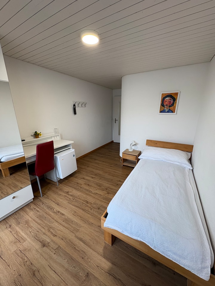 Einzelzimmer 1 Mit Balkon, Bad & Frühstück - Rapperswil-Jona