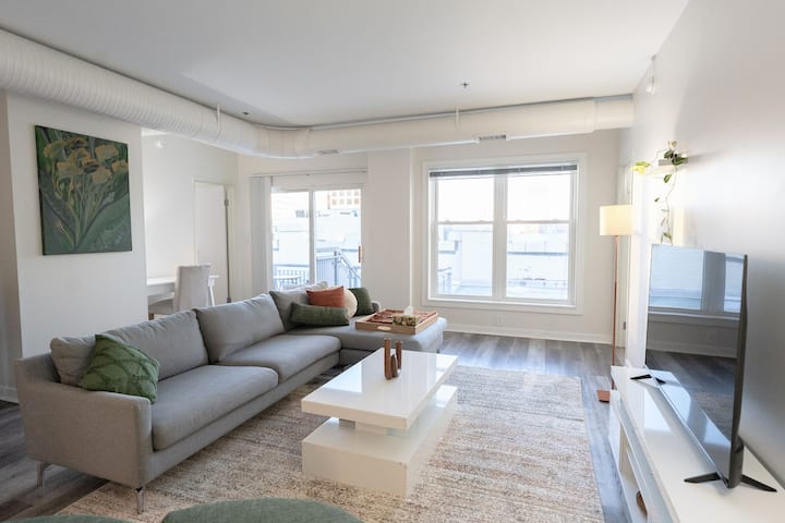 Rooftop Penthouse | Convention Ctr Skywalk | Patio - Indianapolis, IN