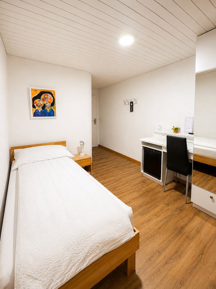 Einzelzimmer 3 Mit Balkon, Bad & Frühstück - Rapperswil-Jona