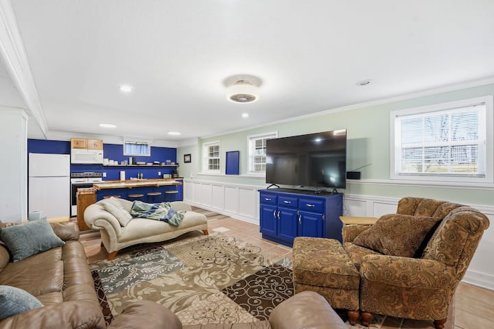 South Kc/ Lee's Summit Spacious Charmer! - Lee's Summit, MO