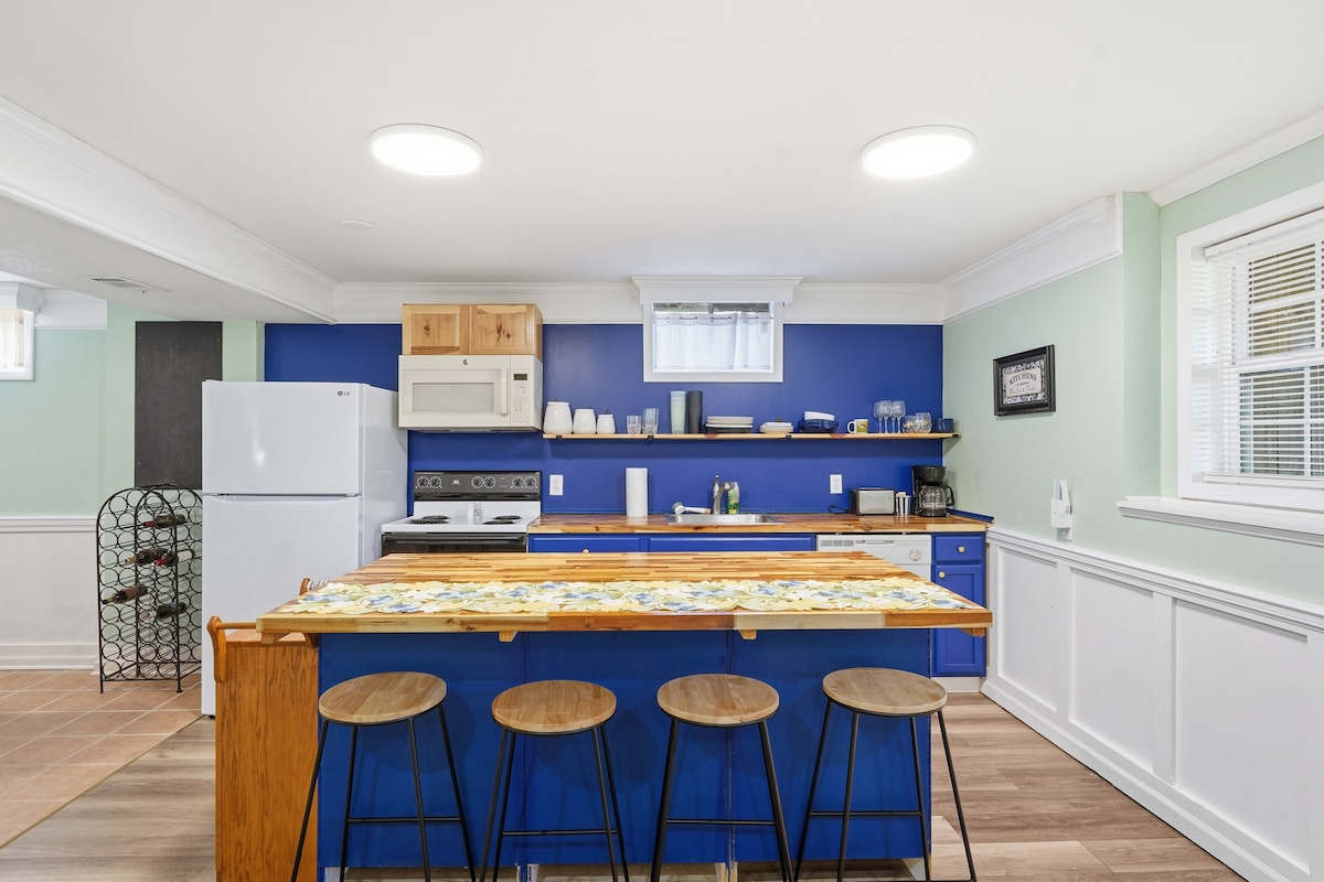 South KC/ Lee's Summit spacious charmer! - Guest suites for Rent in Lee ...