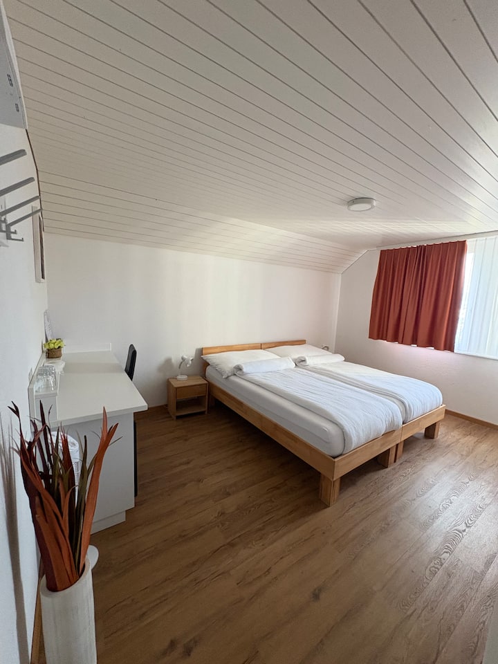 Doppelzimmer 5 Mit Bad & Frühstück - Rapperswil-Jona