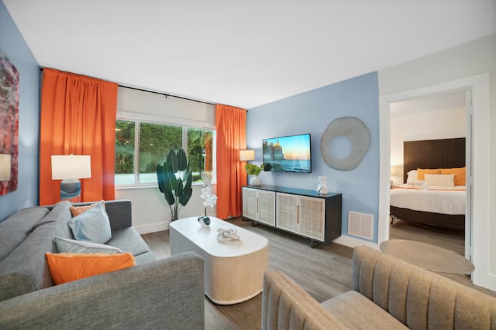 Boca Vibes | Steps To Beach | Pool | Hot Tub - Boca Raton, FL