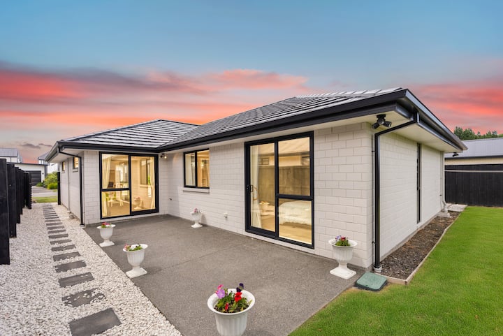 Discover This Bright And Family-friendly 3-bedroom - Rolleston