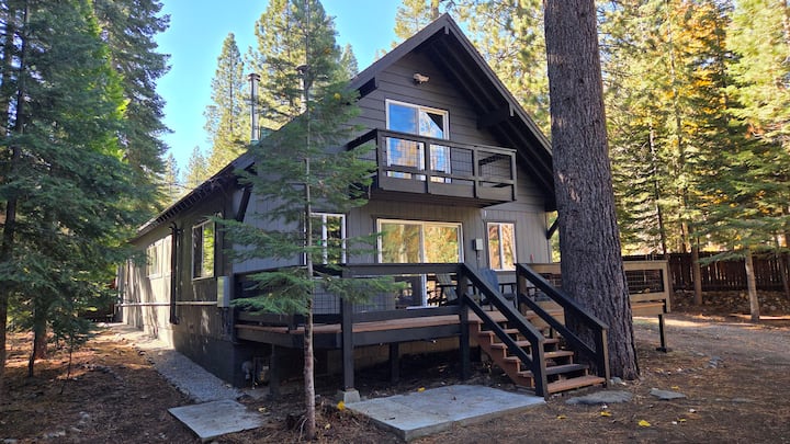Cozy Cabin At Tahoe: Direct Access To Natural Pond - Tahoe City, CA