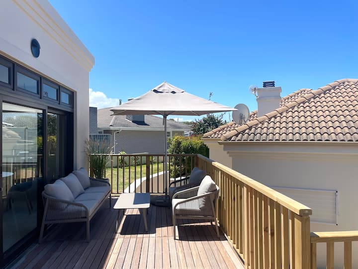 Elegant & Boutique Style Cottage - Fisherhaven