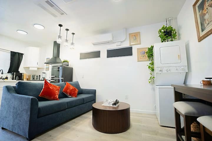 Your Calm Escape Modern Guesthouse Adu Sanctuary - San Bernardino, CA