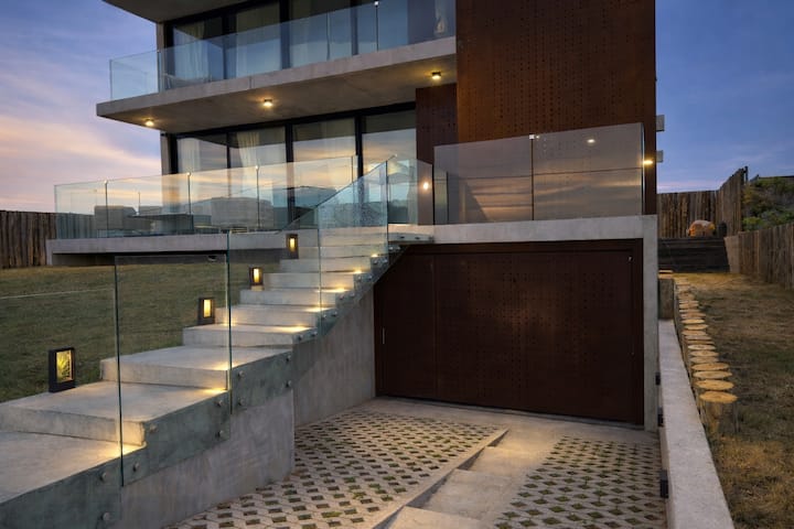 Ataraxia - Oceanfront Luxury Home - Faro de José Ignacio